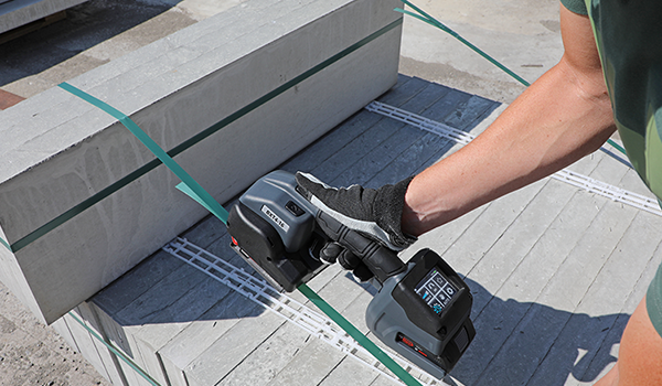 BXT Battery Powered Tools for Plastic Strapping | Signode
